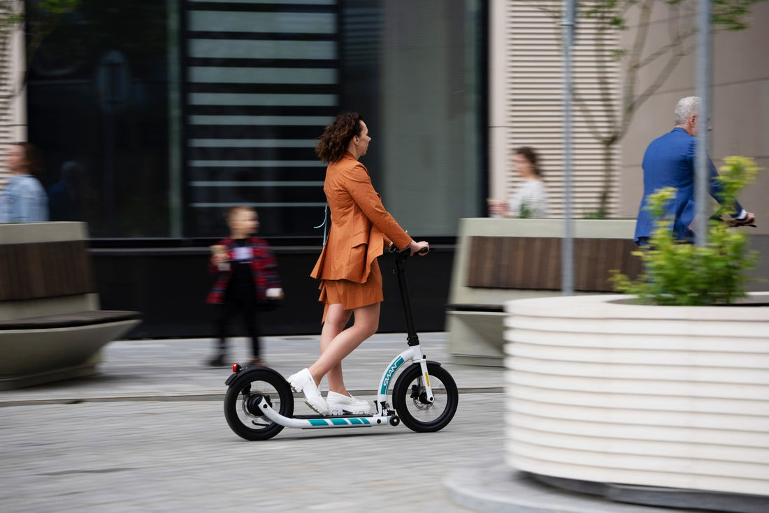 SWAN | Folding e-scooter with big wheels