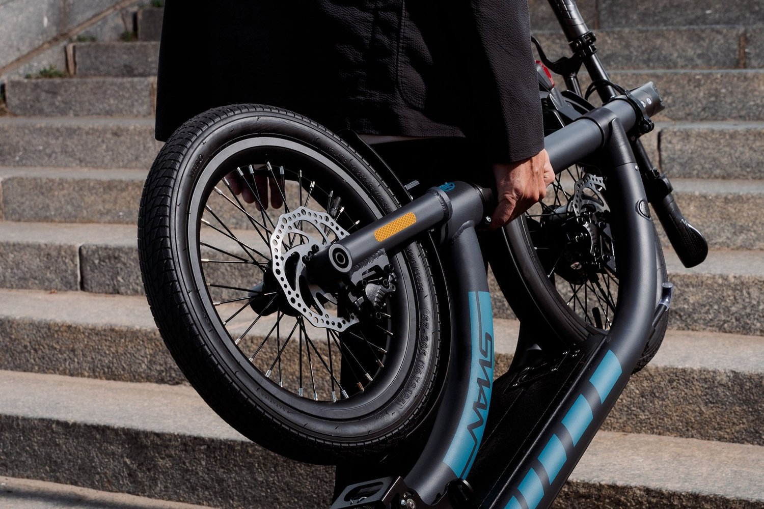 SWAN | Folding e-scooter with big wheels